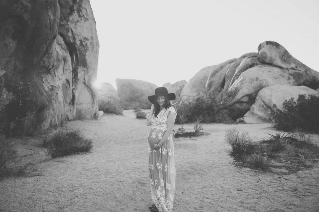 Maternity Photos in Joshua Tree – Oak + Oats