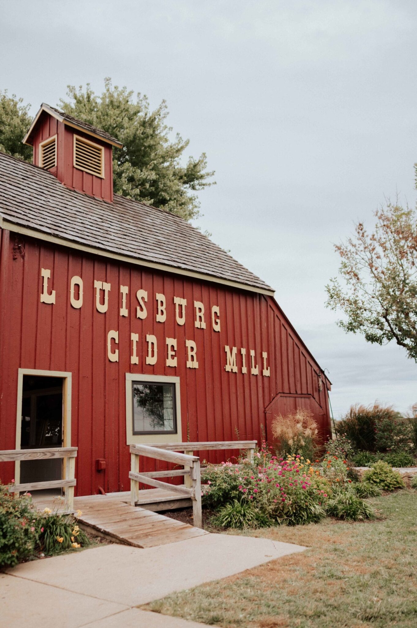 Louisburg Cider Mill in Louisburg, KS – Oak + Oats
